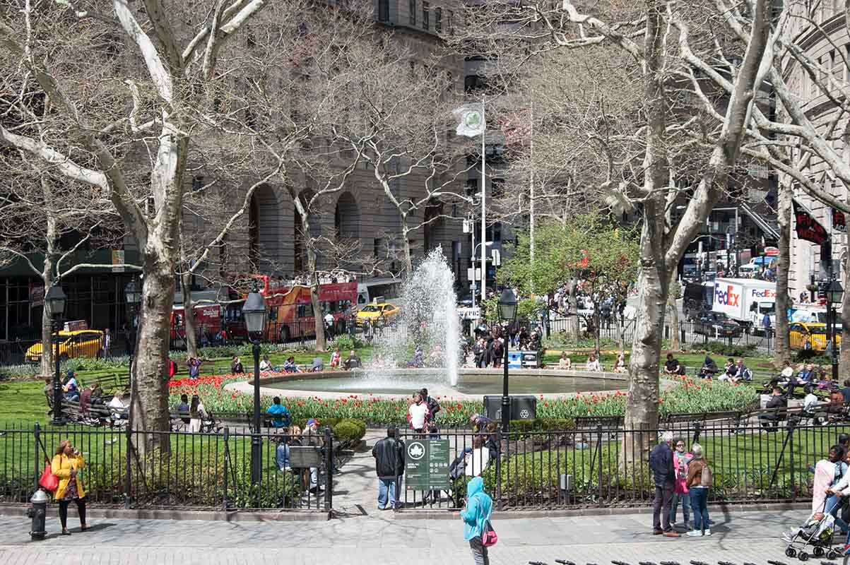 Bowling Green in Manhattan's South Ferry, The Oldest Public Park in NYC ...